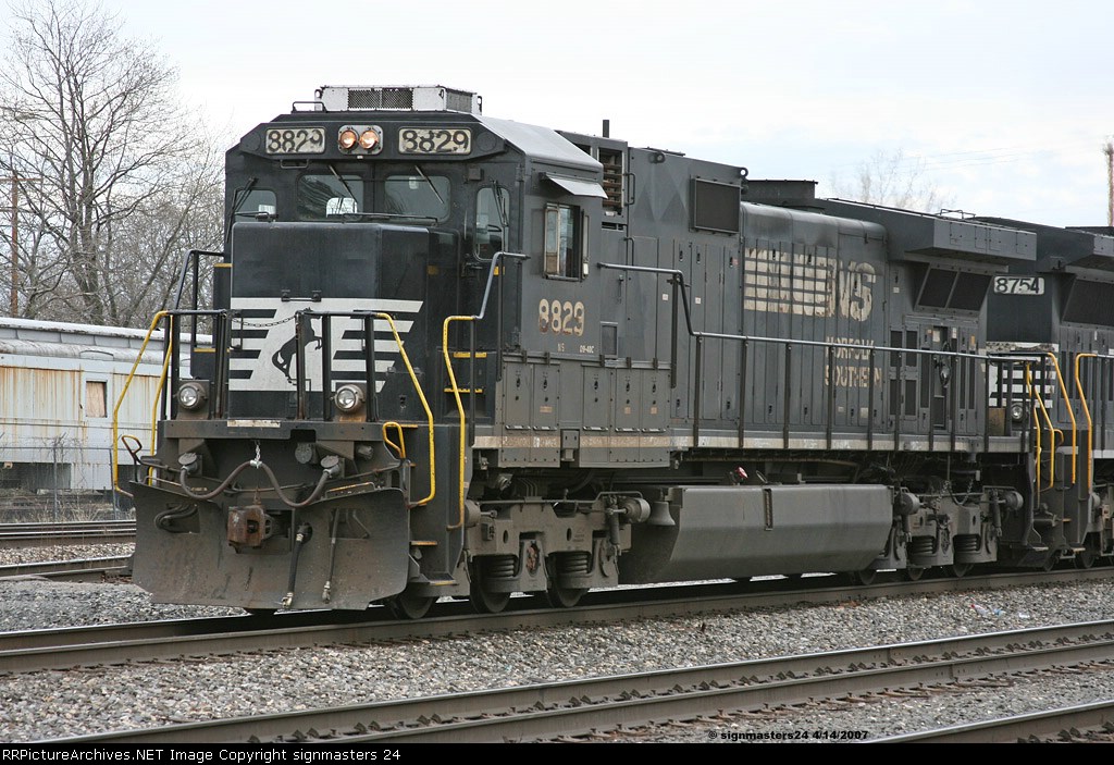 NS 8829 First one of 27 in 4 hours in Elkhart, IN